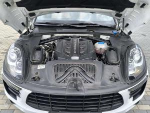 White Porsche Macan 2017 in Siauliai, with an engine capacity of 3.00 L and mileage of 190 thousand km for 23650 €, photo 32 on AUTOMOTO.COM.LV
