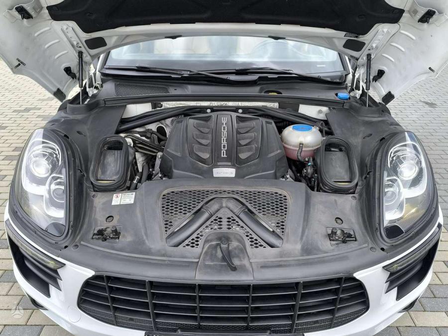 White Porsche Macan 2017 in Siauliai, with an engine capacity of 3.00 L and mileage of 190 thousand km for 23650 €, photo 32 on AUTOMOTO.COM.LV