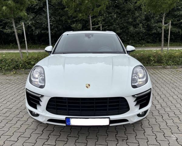 White Porsche Macan 2017 in Klaipeda, with an engine capacity of 1.98 L and mileage of 123 thousand km for 21200 €, photo 2 on AUTOMOTO.COM.LV