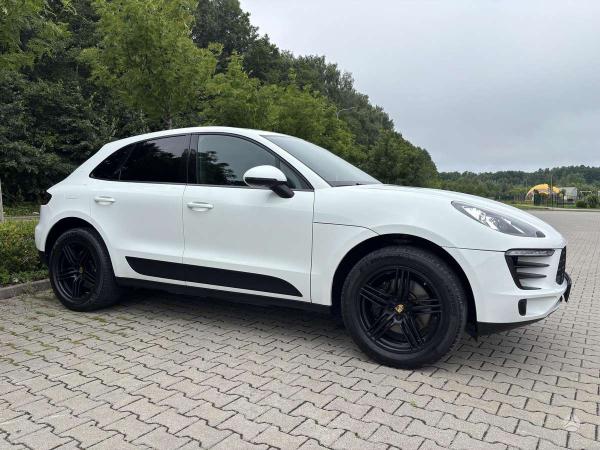 White Porsche Macan 2017 in Klaipeda, with an engine capacity of 1.98 L and mileage of 123 thousand km for 21200 €, photo 4 on AUTOMOTO.COM.LV