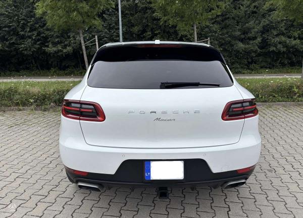 White Porsche Macan 2017 in Klaipeda, with an engine capacity of 1.98 L and mileage of 123 thousand km for 21200 €, photo 5 on AUTOMOTO.COM.LV
