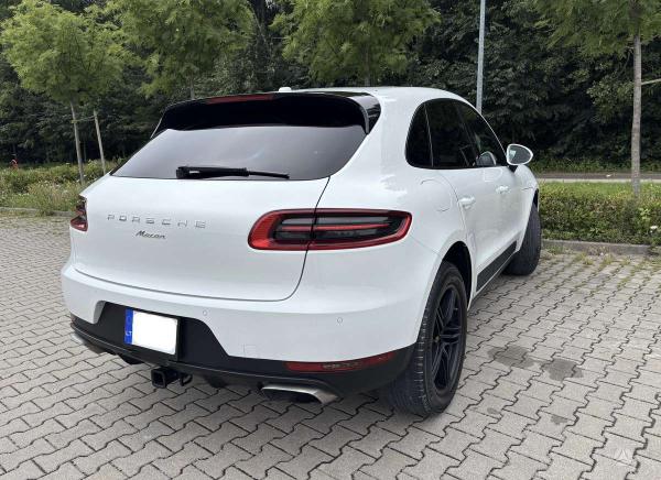 White Porsche Macan 2017 in Klaipeda, with an engine capacity of 1.98 L and mileage of 123 thousand km for 21200 €, photo 6 on AUTOMOTO.COM.LV
