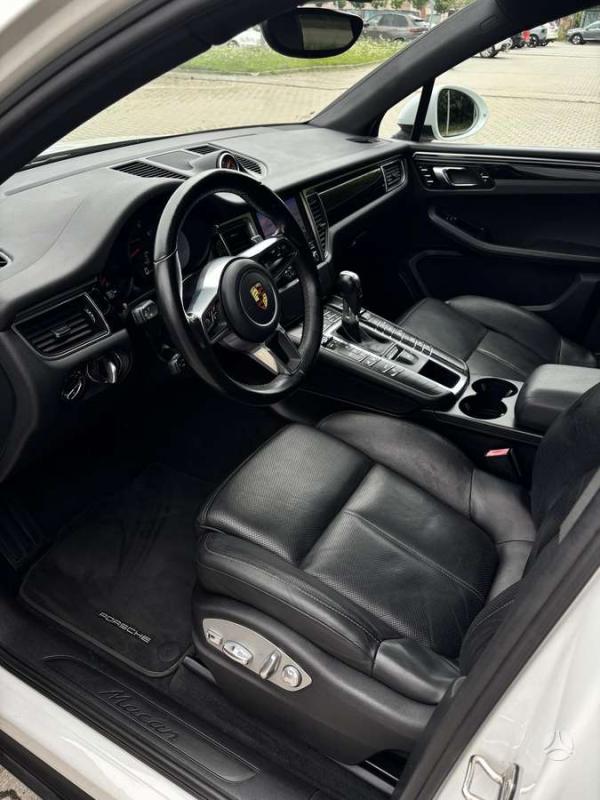 White Porsche Macan 2017 in Klaipeda, with an engine capacity of 1.98 L and mileage of 123 thousand km for 21200 €, photo 10 on AUTOMOTO.COM.LV