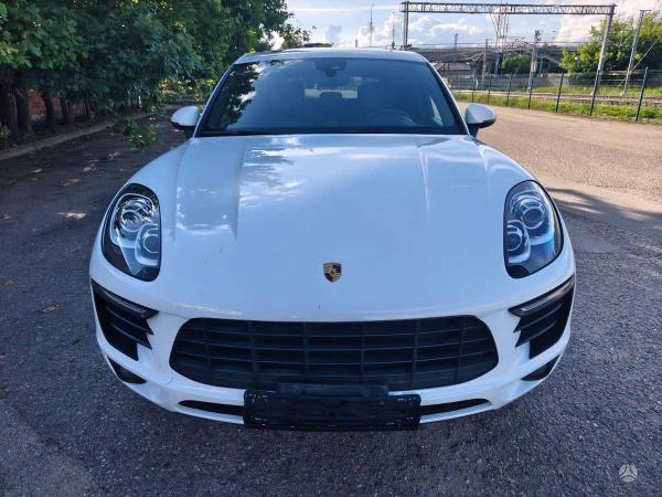 White Porsche Macan 2017 in Siauliai, with an engine capacity of 2.00 L and mileage of 212 thousand km for 20700 €, photo 2 on AUTOMOTO.COM.LV