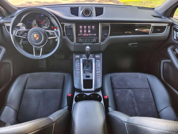White Porsche Macan 2017 in Siauliai, with an engine capacity of 2.00 L and mileage of 212 thousand km for 20700 €, photo 9 on AUTOMOTO.COM.LV