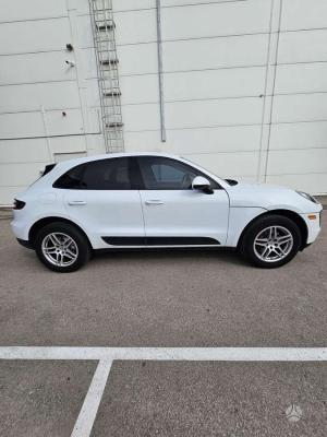 White Porsche Macan 2017 in Klaipeda, with an engine capacity of 1.98 L and mileage of 199 thousand km for 19900 €, photo 5 on AUTOMOTO.COM.LV