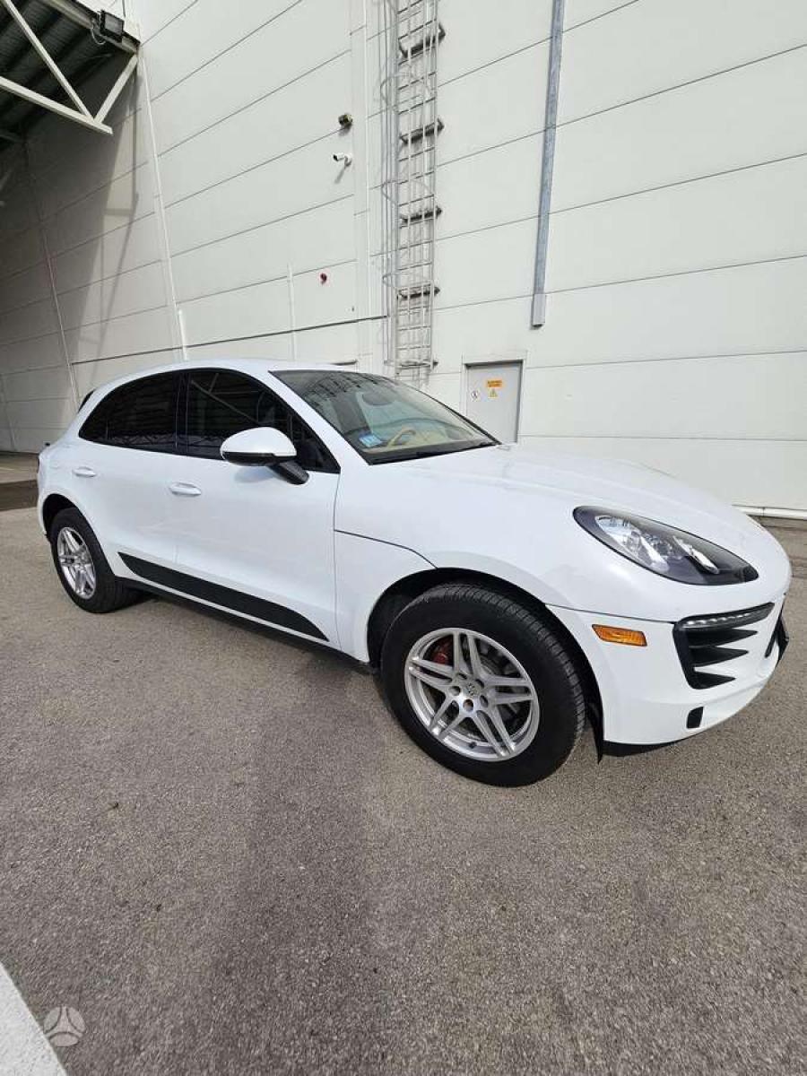 White Porsche Macan 2017 in Klaipeda, with an engine capacity of 1.98 L and mileage of 199 thousand km for 19900 €, photo 7 on AUTOMOTO.COM.LV
