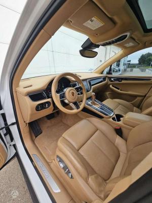 White Porsche Macan 2017 in Klaipeda, with an engine capacity of 1.98 L and mileage of 199 thousand km for 19900 €, photo 11 on AUTOMOTO.COM.LV