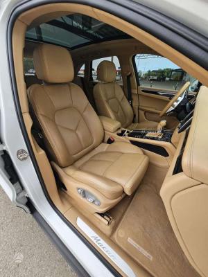White Porsche Macan 2017 in Klaipeda, with an engine capacity of 1.98 L and mileage of 199 thousand km for 19900 €, photo 17 on AUTOMOTO.COM.LV