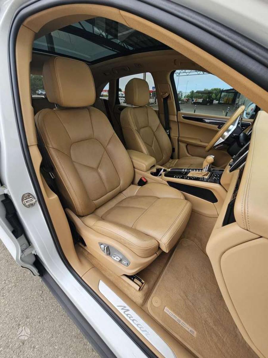 White Porsche Macan 2017 in Klaipeda, with an engine capacity of 1.98 L and mileage of 199 thousand km for 19900 €, photo 17 on AUTOMOTO.COM.LV