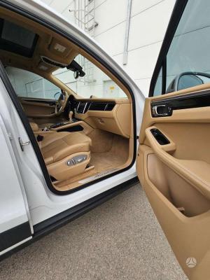 White Porsche Macan 2017 in Klaipeda, with an engine capacity of 1.98 L and mileage of 199 thousand km for 19900 €, photo 19 on AUTOMOTO.COM.LV
