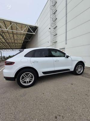 White Porsche Macan 2017 in Klaipeda, with an engine capacity of 1.98 L and mileage of 199 thousand km for 19900 €, photo 20 on AUTOMOTO.COM.LV