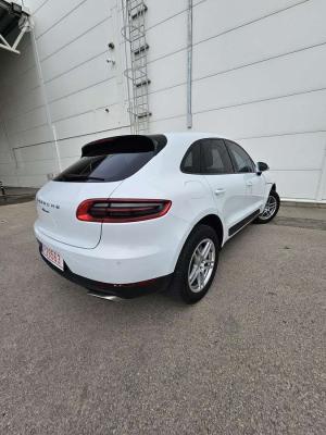 White Porsche Macan 2017 in Klaipeda, with an engine capacity of 1.98 L and mileage of 199 thousand km for 19900 €, photo 21 on AUTOMOTO.COM.LV