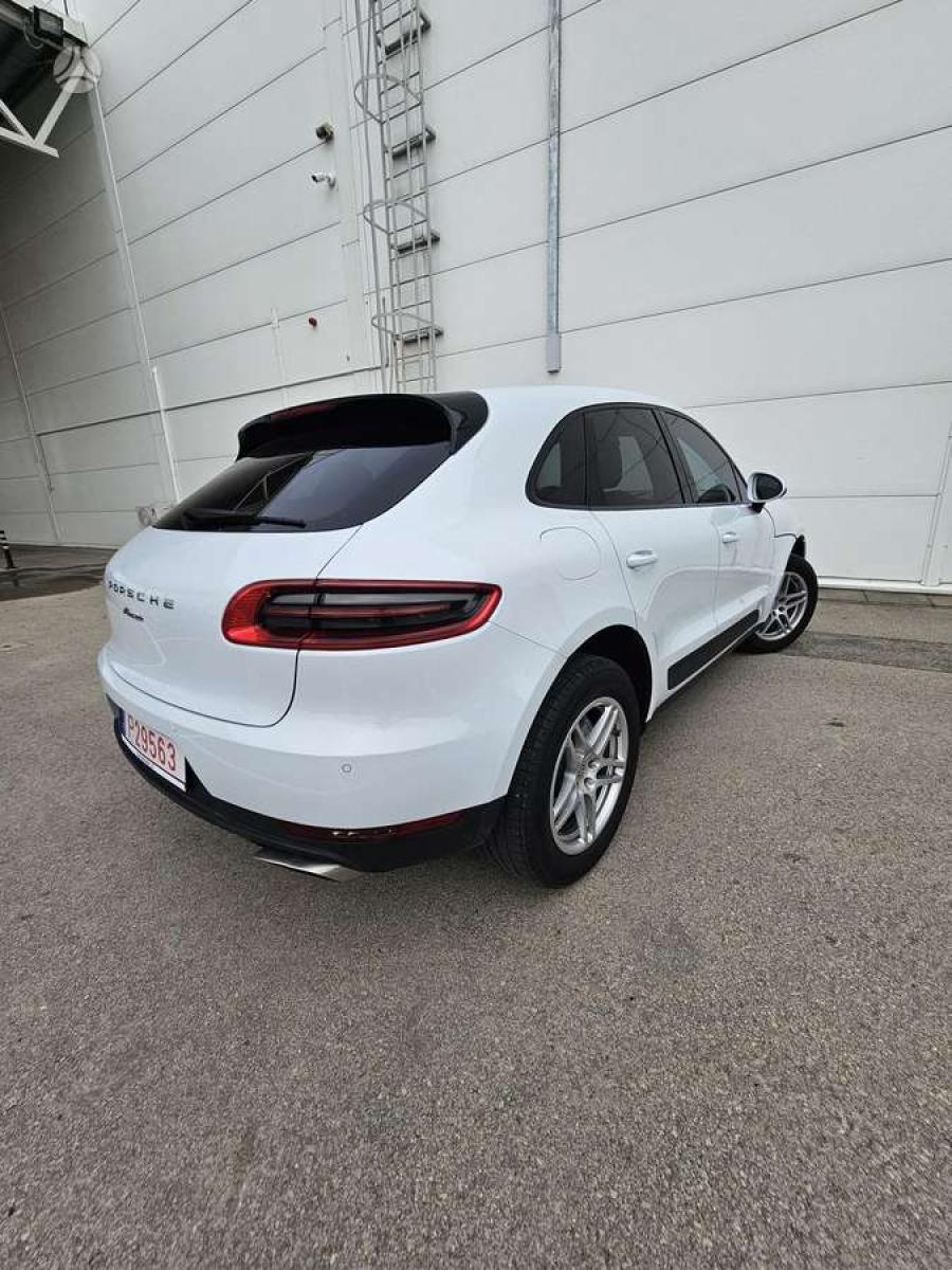 White Porsche Macan 2017 in Klaipeda, with an engine capacity of 1.98 L and mileage of 199 thousand km for 19900 €, photo 21 on AUTOMOTO.COM.LV