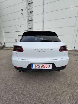 White Porsche Macan 2017 in Klaipeda, with an engine capacity of 1.98 L and mileage of 199 thousand km for 19900 €, photo 22 on AUTOMOTO.COM.LV