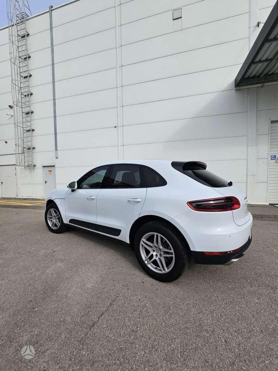 White Porsche Macan 2017 in Klaipeda, with an engine capacity of 1.98 L and mileage of 199 thousand km for 19900 €, photo 28 on AUTOMOTO.COM.LV