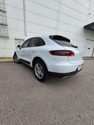 White Porsche Macan 2017 in Klaipeda, with an engine capacity of 1.98 L and mileage of 199 thousand km for 19900 €, photo 29 on AUTOMOTO.COM.LV