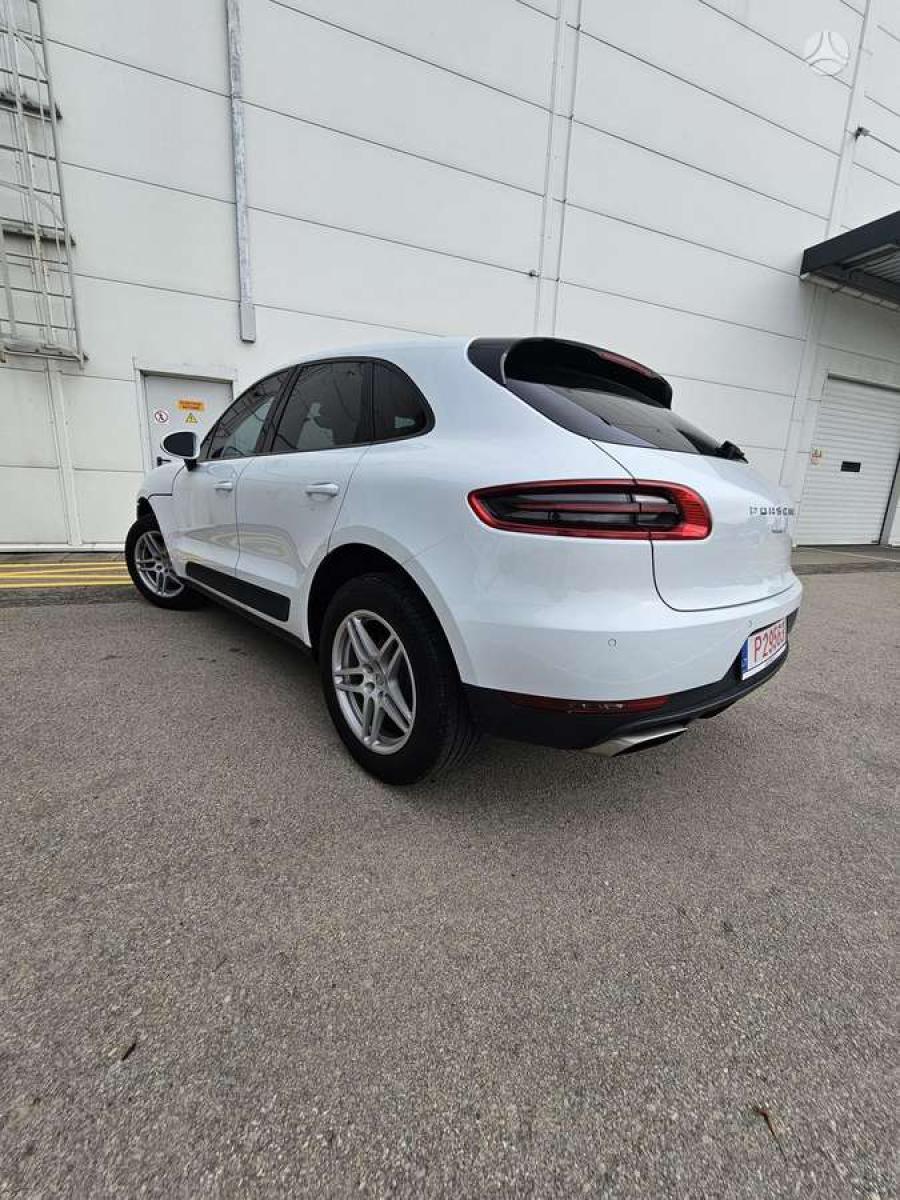 White Porsche Macan 2017 in Klaipeda, with an engine capacity of 1.98 L and mileage of 199 thousand km for 19900 €, photo 29 on AUTOMOTO.COM.LV