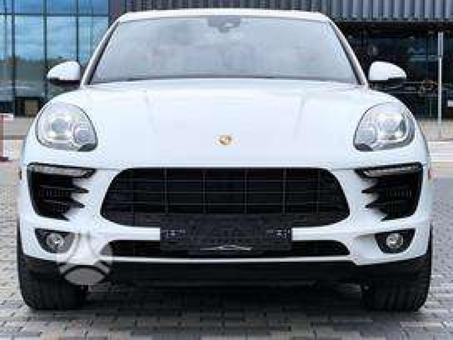 White Porsche Macan 2017 in Siauliai, with an engine capacity of 3.00 L and mileage of 190 thousand km for 22900 €, photo 3 on AUTOMOTO.COM.LV
