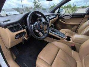 White Porsche Macan 2017 in Siauliai, with an engine capacity of 3.00 L and mileage of 190 thousand km for 22900 €, photo 12 on AUTOMOTO.COM.LV