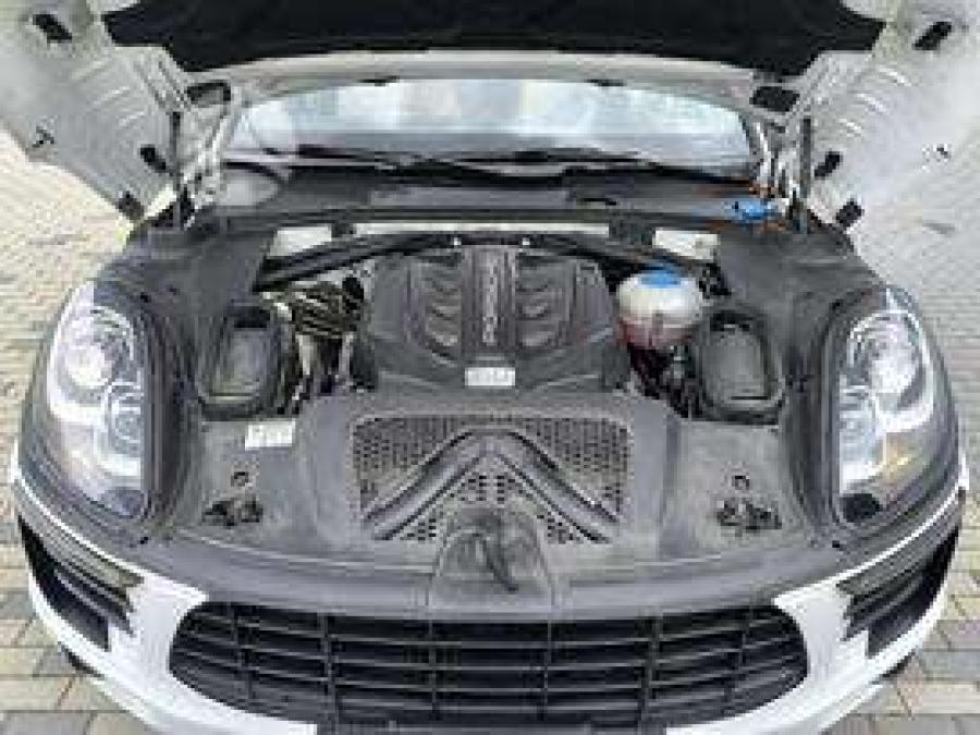 White Porsche Macan 2017 in Siauliai, with an engine capacity of 3.00 L and mileage of 190 thousand km for 22900 €, photo 32 on AUTOMOTO.COM.LV