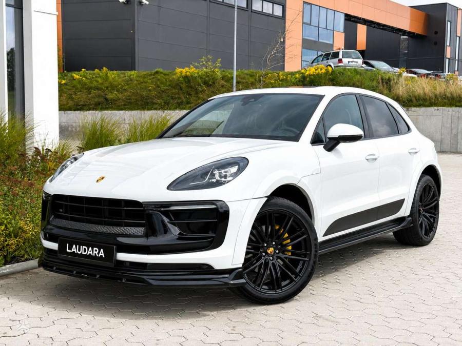 White Porsche Macan 2017 in Vilnius, with an engine capacity of 1.98 L and mileage of 226 thousand km for 29900 €, photo 1 on AUTOMOTO.COM.LV