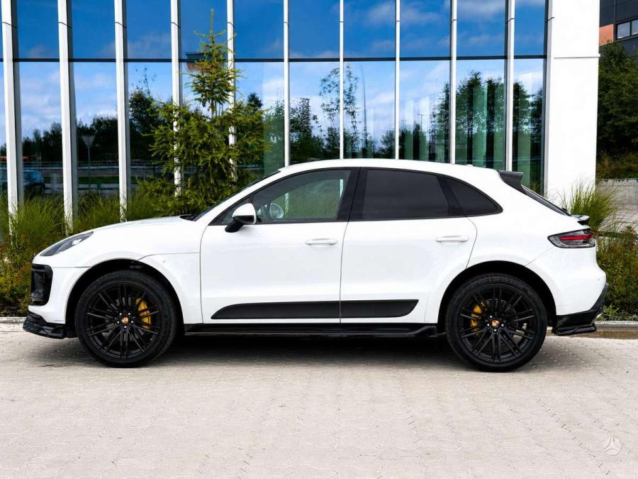 White Porsche Macan 2017 in Vilnius, with an engine capacity of 1.98 L and mileage of 226 thousand km for 29900 €, photo 3 on AUTOMOTO.COM.LV