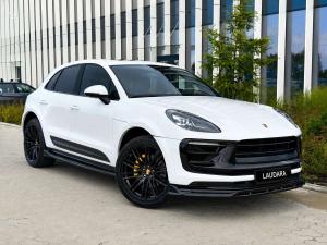 White Porsche Macan 2017 in Vilnius, with an engine capacity of 1.98 L and mileage of 226 thousand km for 29900 €, photo 11 on AUTOMOTO.COM.LV