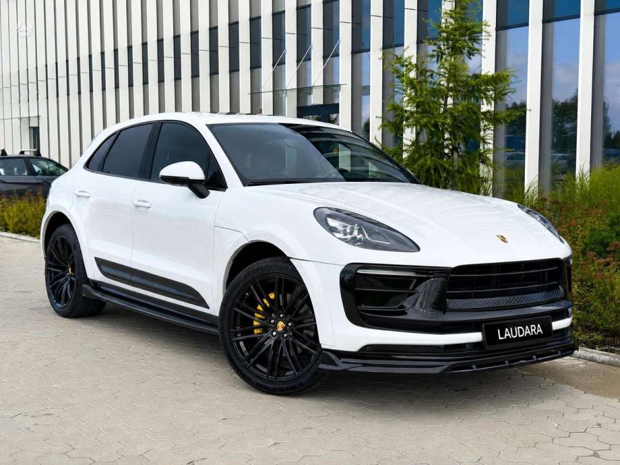 White Porsche Macan 2017 in Vilnius, with an engine capacity of 1.98 L and mileage of 226 thousand km for 29900 €, photo 11 on AUTOMOTO.COM.LV