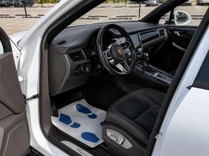White Porsche Macan 2017 in Vilnius, with an engine capacity of 1.98 L and mileage of 226 thousand km for 29900 €, photo 17 on AUTOMOTO.COM.LV