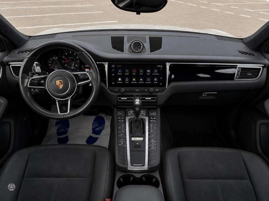 White Porsche Macan 2017 in Vilnius, with an engine capacity of 1.98 L and mileage of 226 thousand km for 29900 €, photo 22 on AUTOMOTO.COM.LV