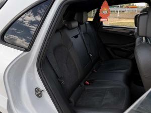 White Porsche Macan 2017 in Vilnius, with an engine capacity of 1.98 L and mileage of 226 thousand km for 29900 €, photo 26 on AUTOMOTO.COM.LV