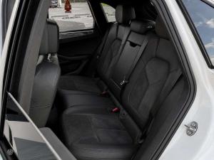 White Porsche Macan 2017 in Vilnius, with an engine capacity of 1.98 L and mileage of 226 thousand km for 29900 €, photo 27 on AUTOMOTO.COM.LV