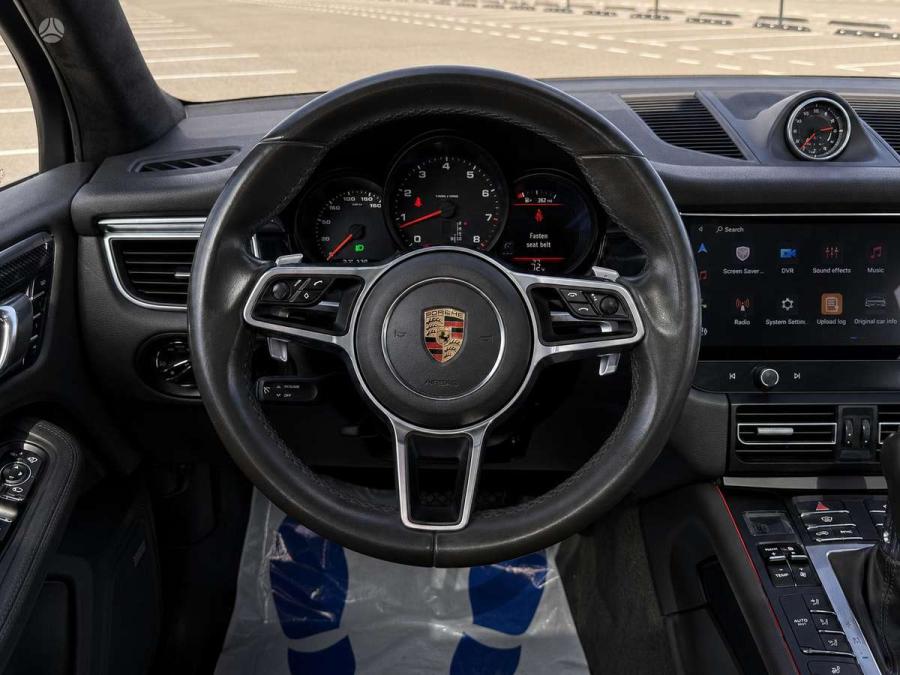 White Porsche Macan 2017 in Vilnius, with an engine capacity of 1.98 L and mileage of 226 thousand km for 29900 €, photo 29 on AUTOMOTO.COM.LV