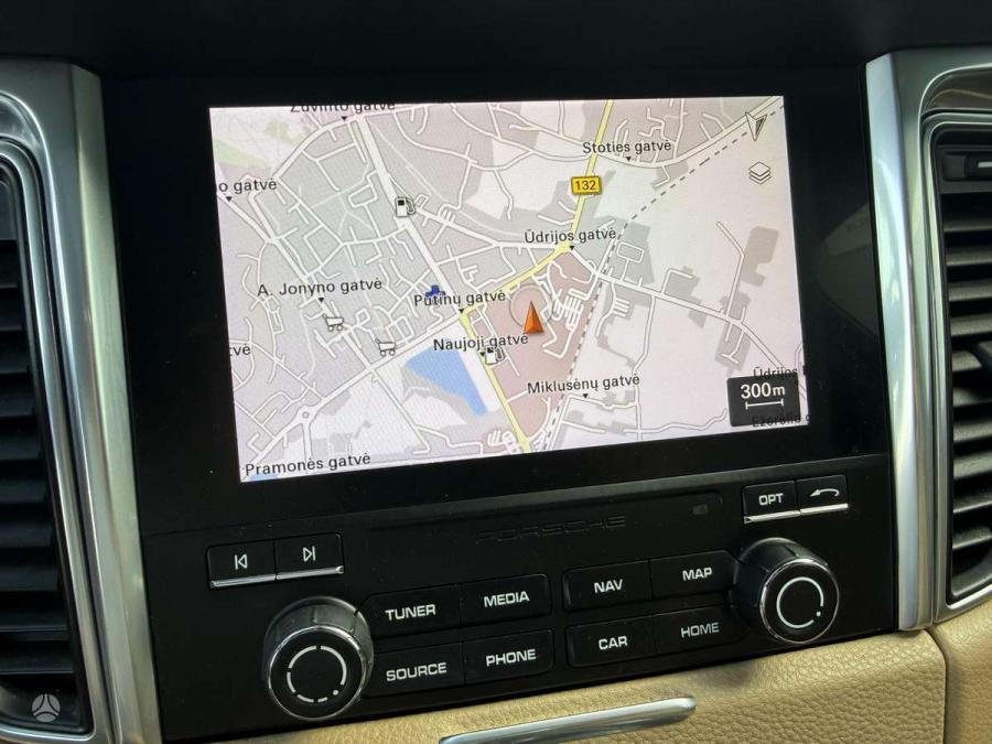 Balts Porsche Macan 2017 Viļņa, ar dzinēja tilpumu 1.98 L un nobraukumu 136 tūkst. km par 21499 €, foto 12 vietnē AUTOMOTO.COM.LV