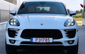 White Porsche Macan 2017 in Siauliai, with an engine capacity of 3.00 L and mileage of 190 thousand km for 23150 €, photo 3 on AUTOMOTO.COM.LV