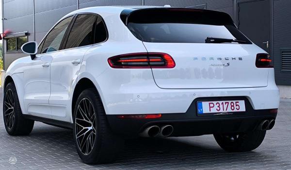 White Porsche Macan 2017 in Siauliai, with an engine capacity of 3.00 L and mileage of 190 thousand km for 23150 €, photo 5 on AUTOMOTO.COM.LV