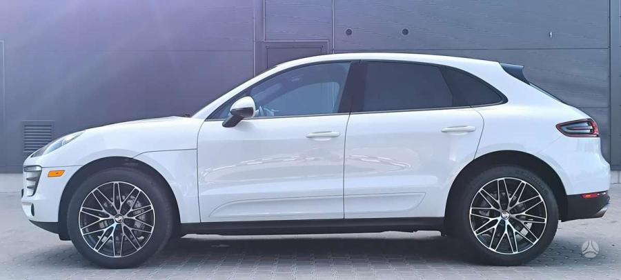 White Porsche Macan 2017 in Siauliai, with an engine capacity of 3.00 L and mileage of 190 thousand km for 23150 €, photo 10 on AUTOMOTO.COM.LV