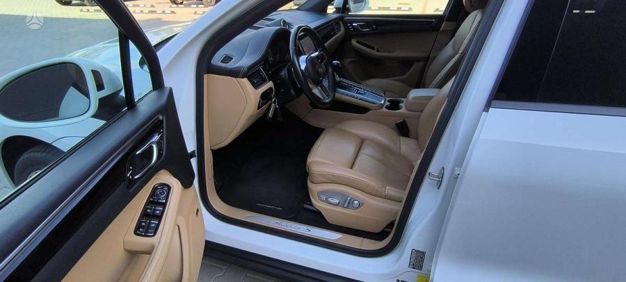 White Porsche Macan 2017 in Siauliai, with an engine capacity of 3.00 L and mileage of 190 thousand km for 23150 €, photo 11 on AUTOMOTO.COM.LV