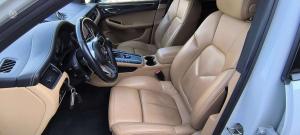 White Porsche Macan 2017 in Siauliai, with an engine capacity of 3.00 L and mileage of 190 thousand km for 23150 €, photo 12 on AUTOMOTO.COM.LV