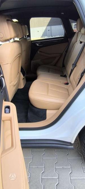 White Porsche Macan 2017 in Siauliai, with an engine capacity of 3.00 L and mileage of 190 thousand km for 23150 €, photo 20 on AUTOMOTO.COM.LV