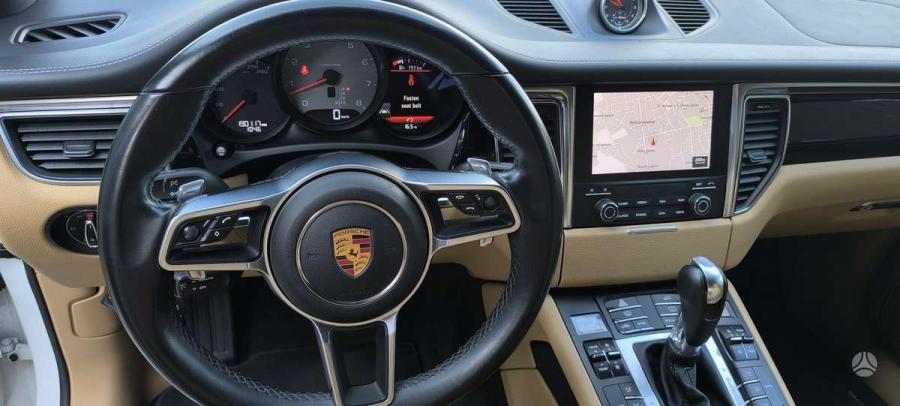 White Porsche Macan 2017 in Siauliai, with an engine capacity of 3.00 L and mileage of 190 thousand km for 23150 €, photo 22 on AUTOMOTO.COM.LV