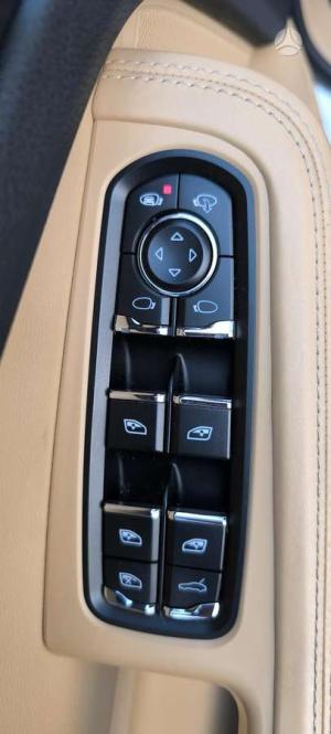 White Porsche Macan 2017 in Siauliai, with an engine capacity of 3.00 L and mileage of 190 thousand km for 23150 €, photo 28 on AUTOMOTO.COM.LV