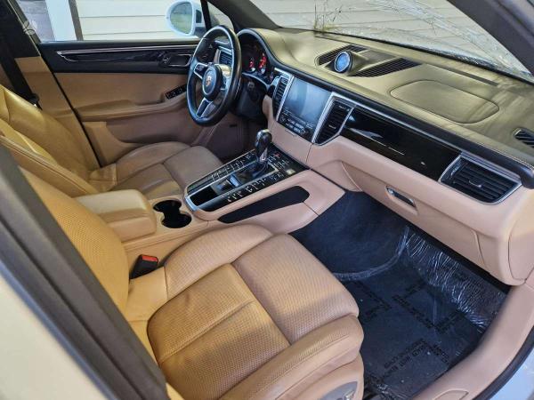 Balts Porsche Macan 2018 Tauragė, ar dzinēja tilpumu 1.98 L un nobraukumu 141 tūkst. km par 19700 €, foto 11 vietnē AUTOMOTO.COM.LV