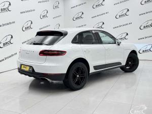 White Porsche Macan 2018 in Vilnius, with an engine capacity of 1.98 L and mileage of 58 thousand km for 28900 €, photo 3 on AUTOMOTO.COM.LV