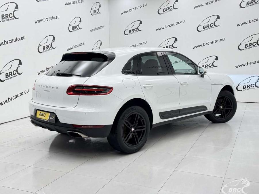 White Porsche Macan 2018 in Vilnius, with an engine capacity of 1.98 L and mileage of 58 thousand km for 28900 €, photo 3 on AUTOMOTO.COM.LV