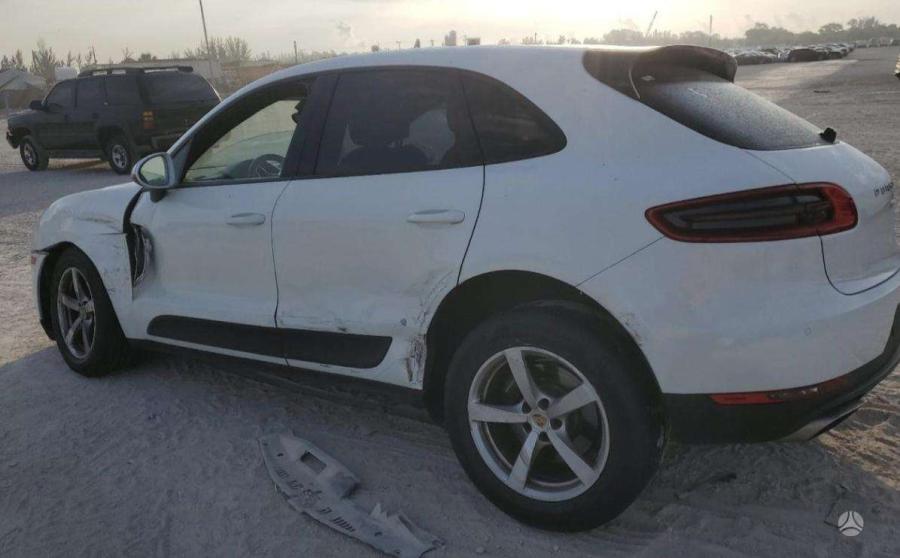 Balts Porsche Macan 2018 Klaipėda, ar dzinēja tilpumu 1.98 L un nobraukumu 85 tūkst. km par 12900 €, foto 4 vietnē AUTOMOTO.COM.LV