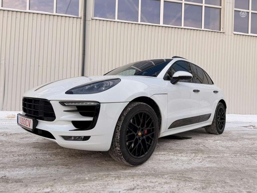 White Porsche Macan 2018 in Panevezys, with an engine capacity of 3.00 L and mileage of 129 thousand km for 41000 €, photo 1 on AUTOMOTO.COM.LV