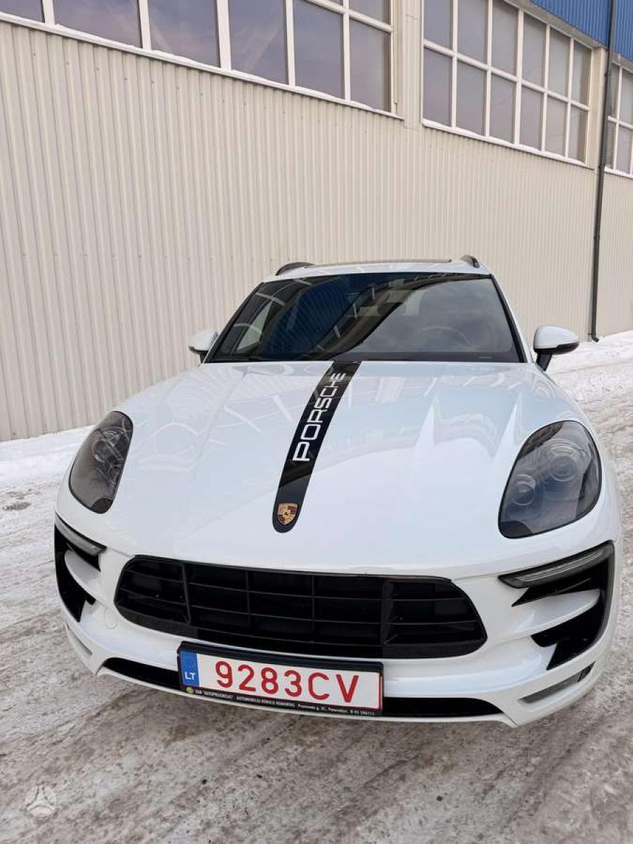 White Porsche Macan 2018 in Panevezys, with an engine capacity of 3.00 L and mileage of 129 thousand km for 41000 €, photo 2 on AUTOMOTO.COM.LV