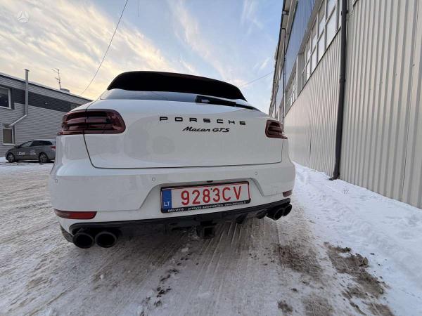 White Porsche Macan 2018 in Panevezys, with an engine capacity of 3.00 L and mileage of 129 thousand km for 41000 €, photo 6 on AUTOMOTO.COM.LV